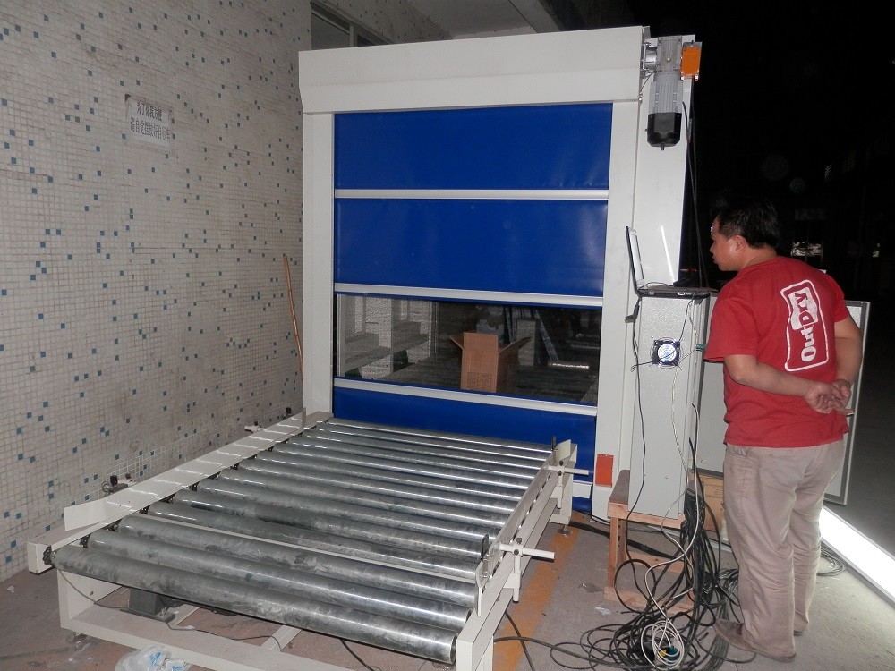 380V / 50HZ Barang Air Shower Pass Box Dengan Garis Konveyor Roll Otomatis